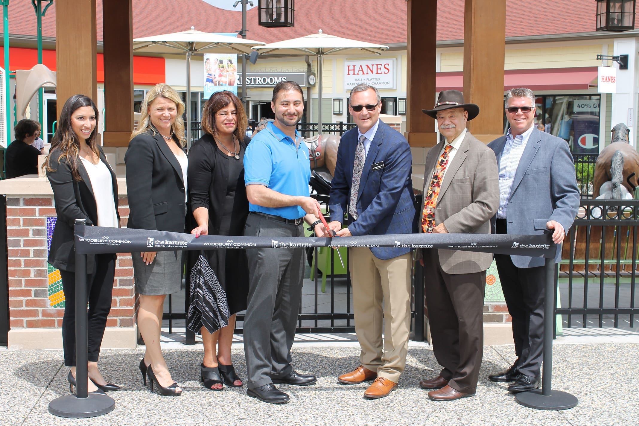 ribbon cutting | Focus Media